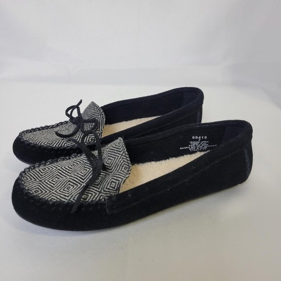 Minnetonka | Shoes | Minnetonka Moccasin Women 7 Black Suede Kilty ...